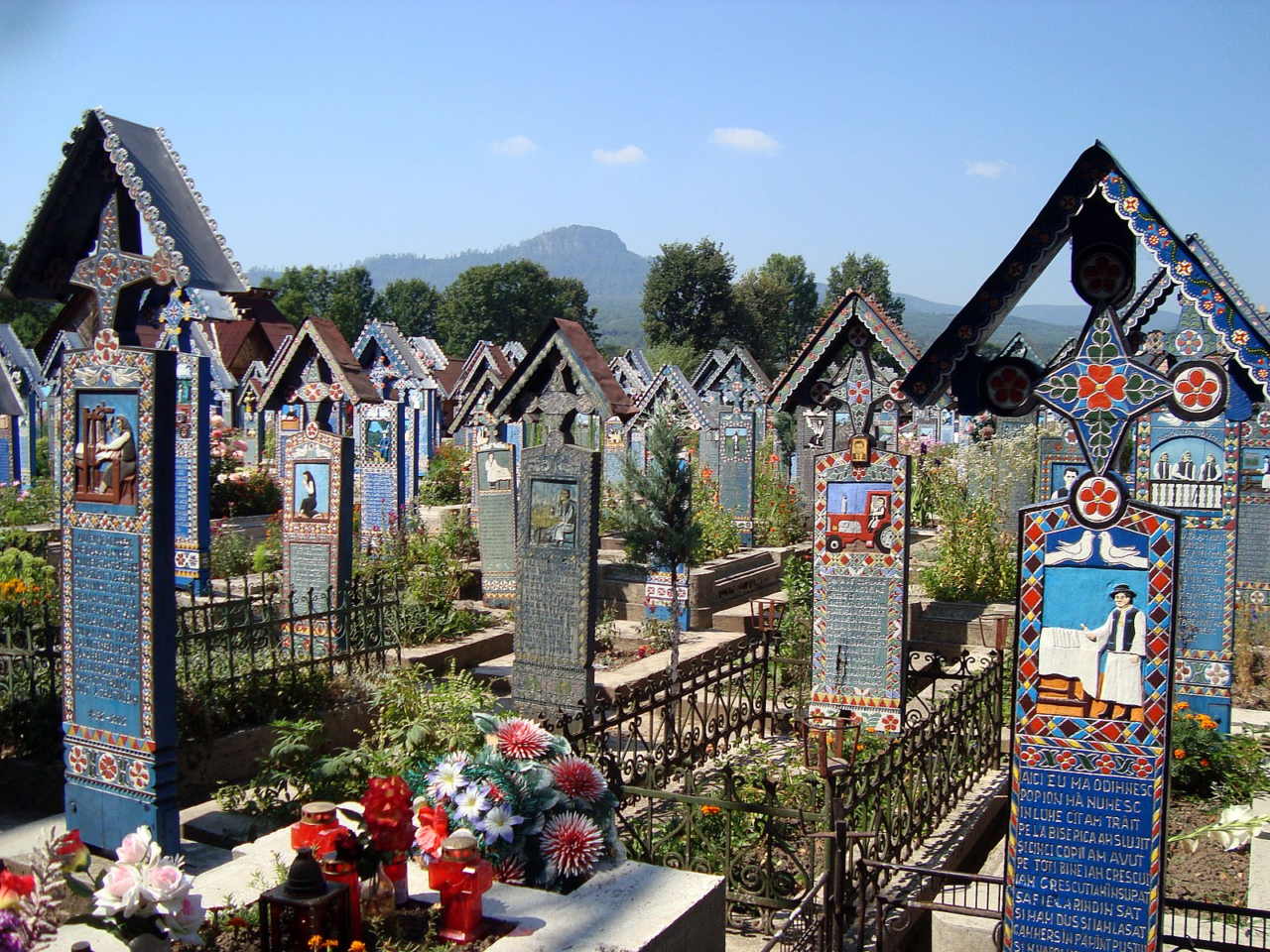 % 10 Unique Cemetery Tours in the World