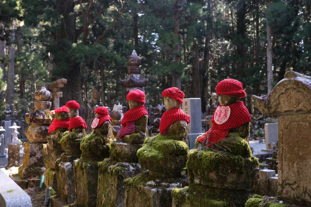 % 10 Unique Cemetery Tours in the World